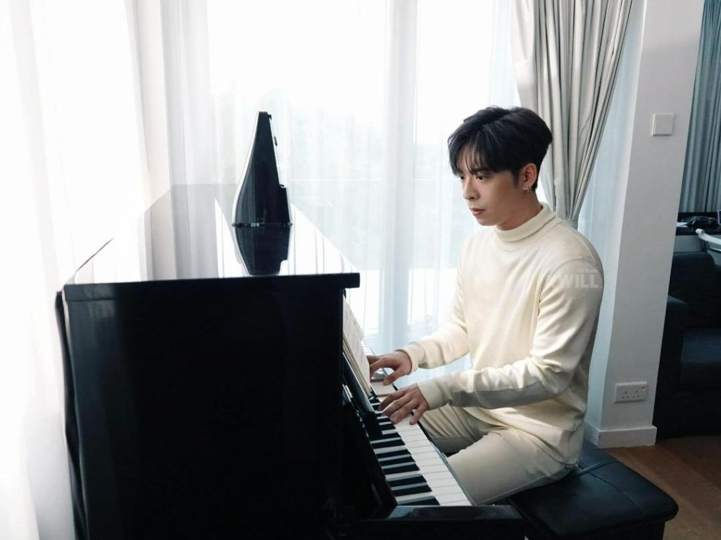 57-year-old Hong Kong actor Jackie Lui wows fans with age-defying looks in Christmas video ...