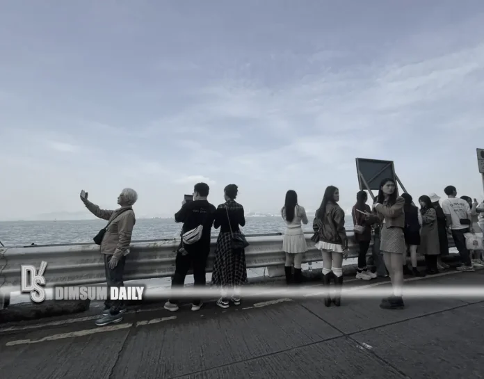 Surge in tourist photo-taking continues to cause traffic concerns at ...