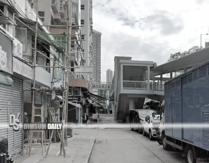 Knife found in alley following street fight between two men in Yau Ma ...