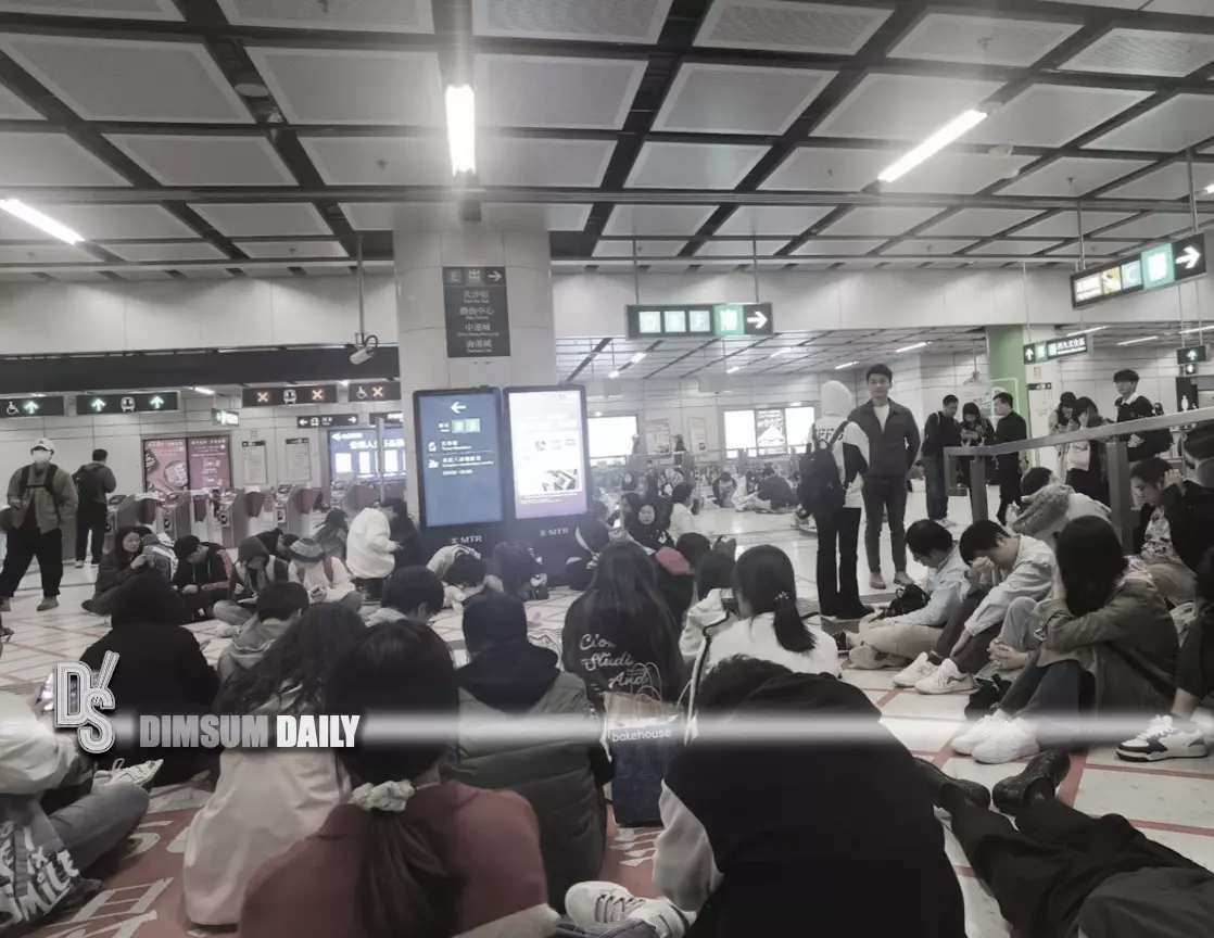 Massive mainland Chinese tourists stranded in Hong Kong during New Year ...