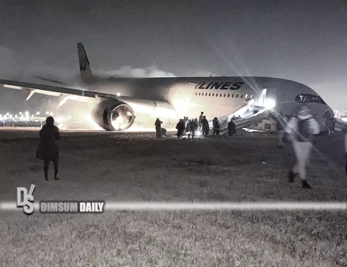 Cabin crew takes initiative to evacuate passengers as JAL pilots fail ...