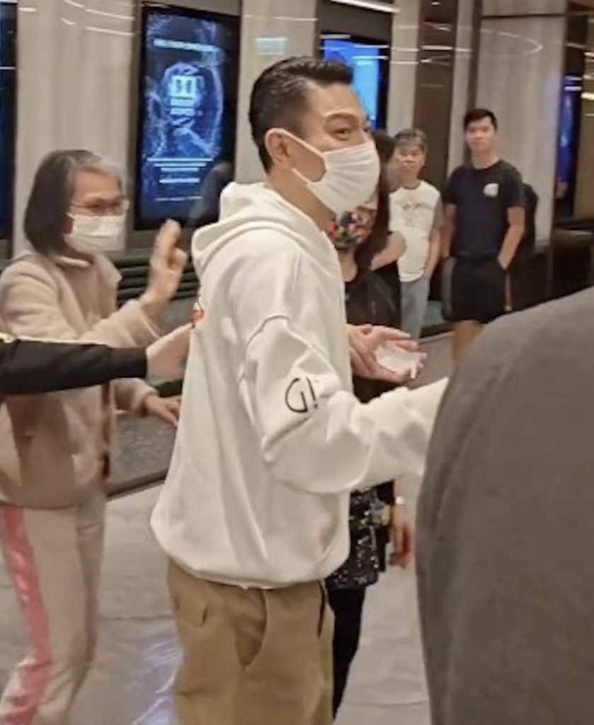 Andy Lau's subtle gesture warms heart of enthusiastic female fan during ...