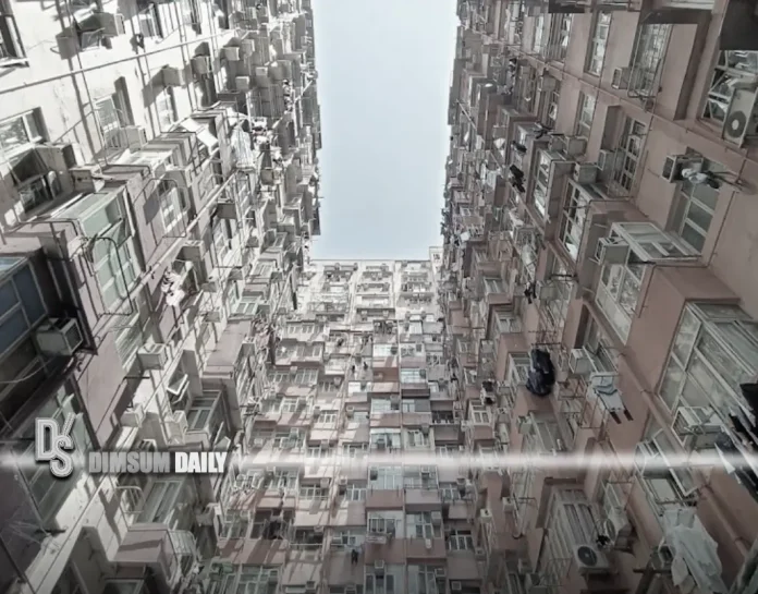 Fire breaks out in unit on King's Road, Quarry Bay, woman sustains ...