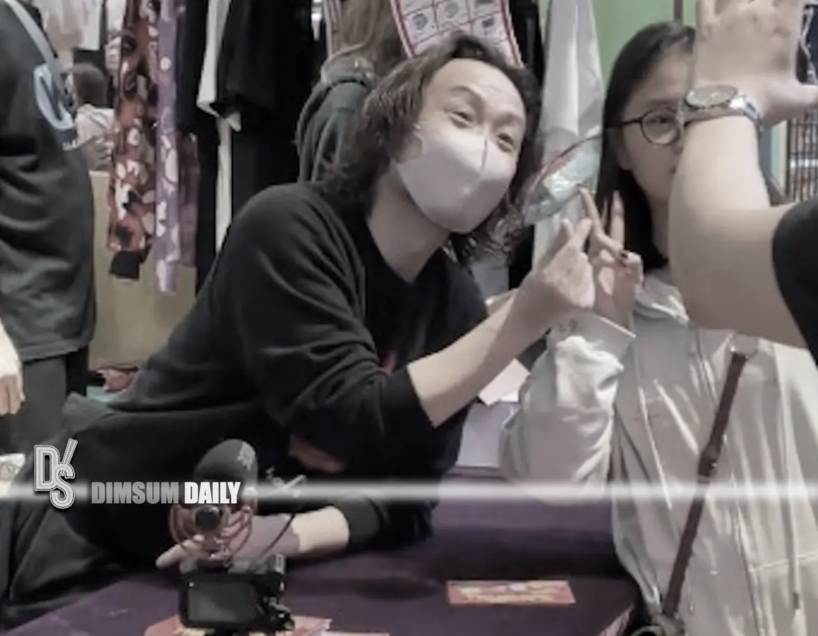 51-year-old Hong Kong singer Ronald Cheng makes surprise appearance at ...