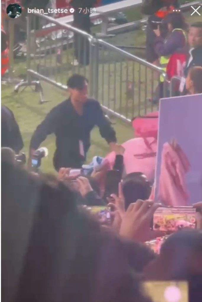 Local actor Brian Tse witnesses Messi's entry into the locker room ...