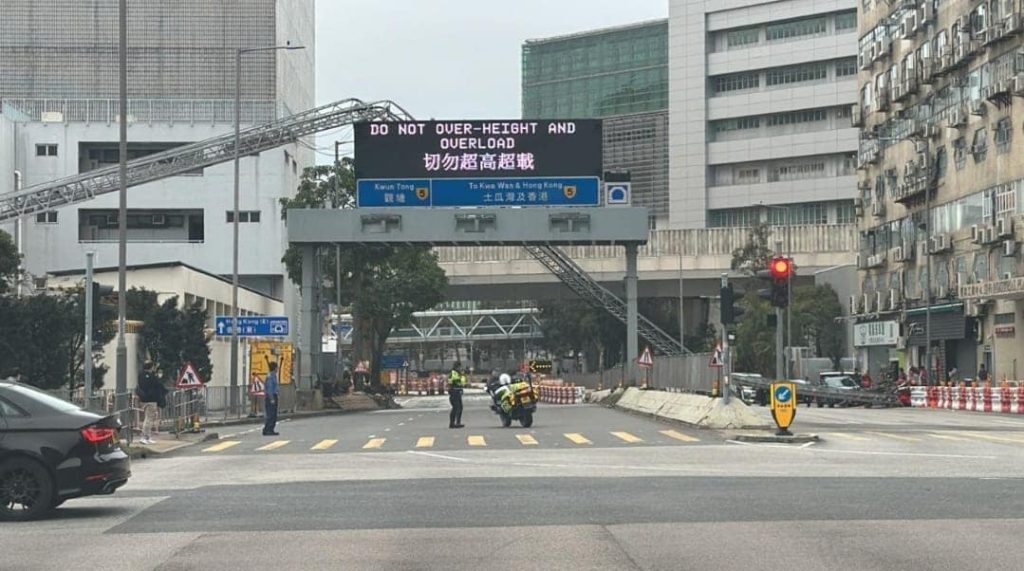 Fire Services Department Kowloon Bay Workshop's aerial ladder collapses ...