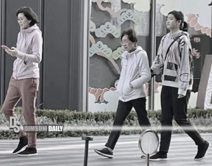 Yao Ming's teenage daughter towers at 190cm on Shanghai streets - Dimsum Daily