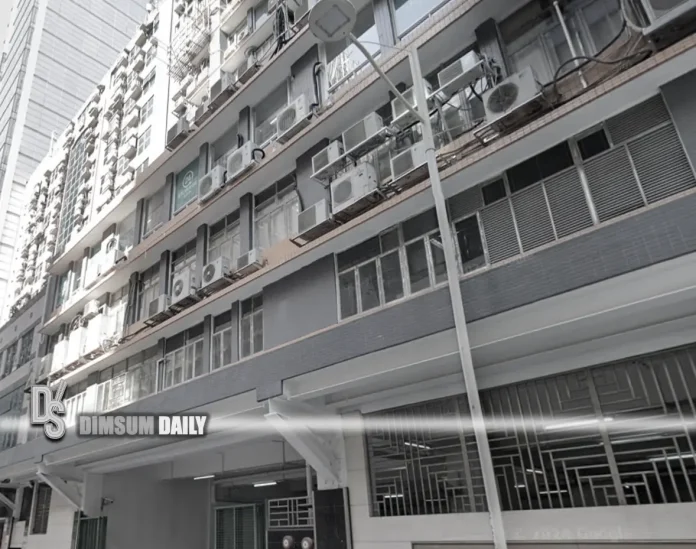 Subcontractor protests over unpaid dues in Cheung Sha Wan industrial ...