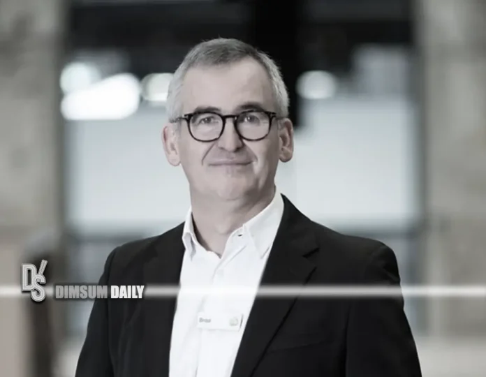 Woolworths CEO Brad Banducci to yield helm to Amanda Bardwell in ...