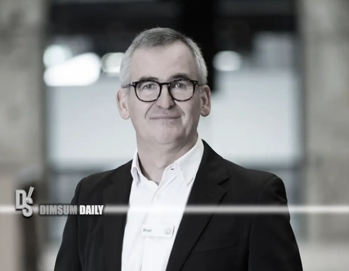Woolworths CEO Brad Banducci to yield helm to Amanda Bardwell in ...