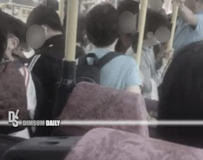 Primary school students gather at KMB bus door, driver suspended from ...