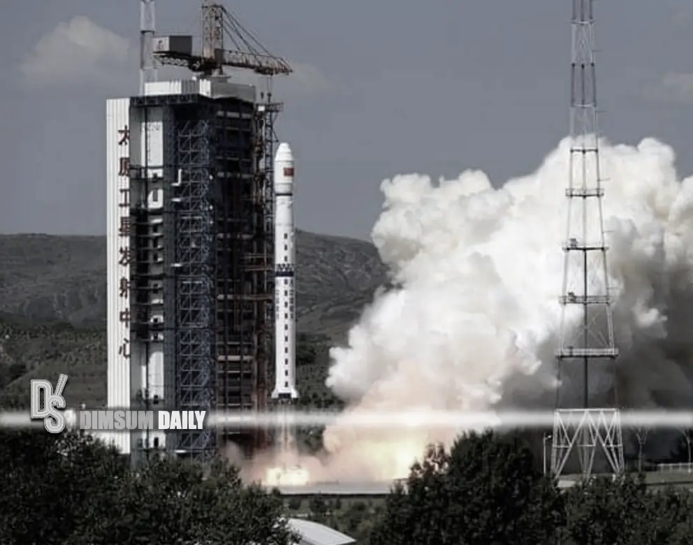 China's Long March-6 rocket successfully deploys Yunhai-3 02 satellite ...