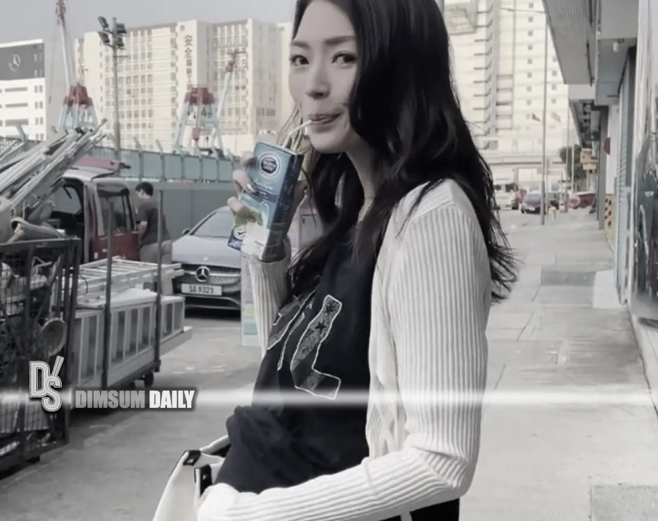 Hong Kong singer Shiga Lin flaunts "invisible baby bump" at 23 weeks ...