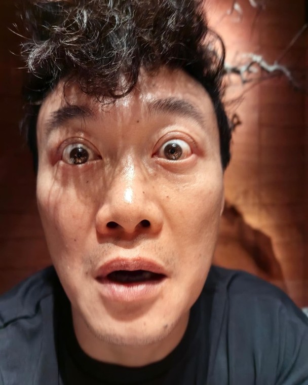 Hong Kong singer Eason Chan's playful selfies spark comparisons to ...