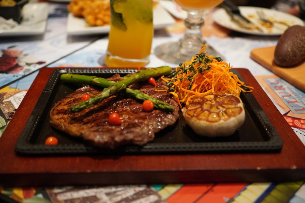 Outback Steakhouse celebrates opening of new Central location in ...