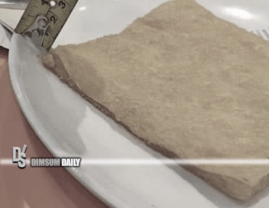 Hong Kong man surprised by "ultra-thin" toast at local fast food chain ...