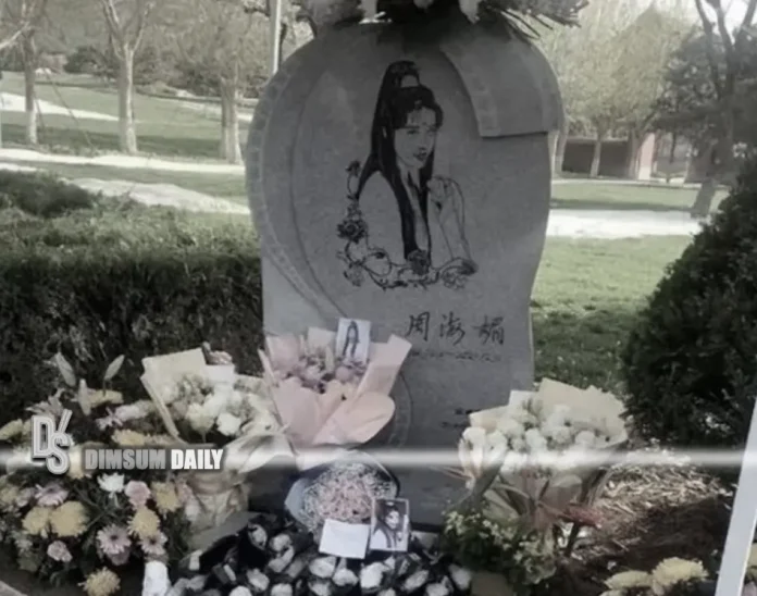 Fans pay tribute at Kathy Chow's tombstone at Tianshou Cemetery in ...