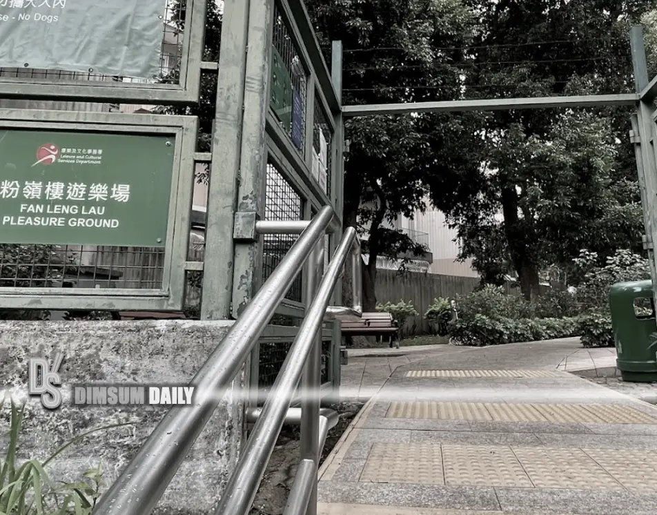 LCSD removes hazardous centenarian tree at Fan Leng Lau Pleasure Ground ...