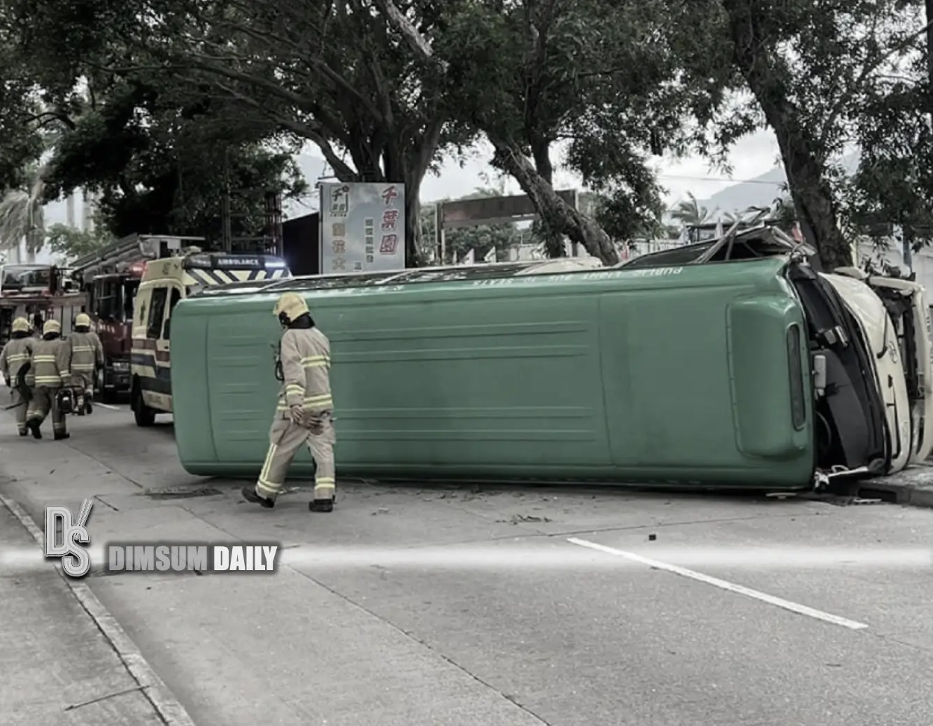 Pat Heung traffic accident leaves 6 injured as minibus overturns