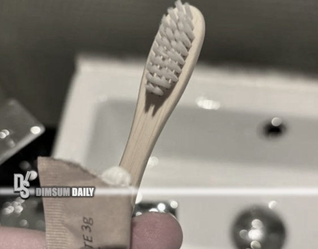 Mainland visitor surprised by "soy sauce packet" toothpaste in Hong ...