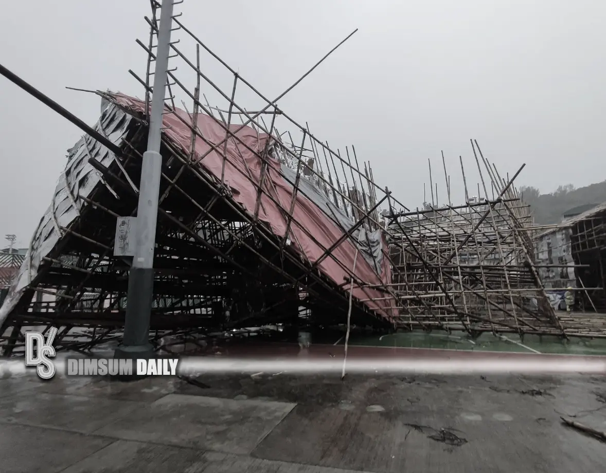 Rebuilding of collapsed bamboo tower for Cheung Chau Bun Festival ...