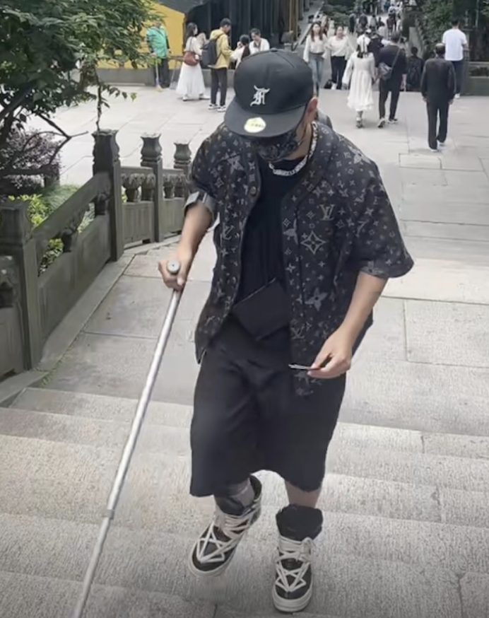 Former TVB heartthrob Benny Chan seeks good fortune upon returning to ...