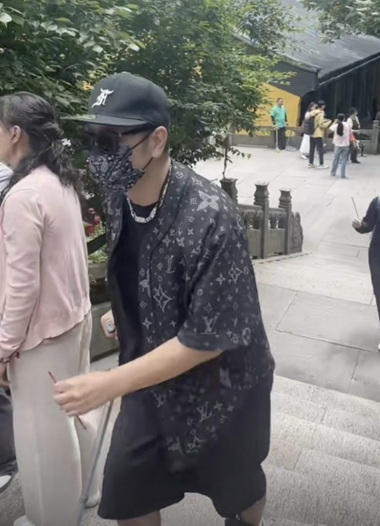 Former TVB heartthrob Benny Chan seeks good fortune upon returning to ...