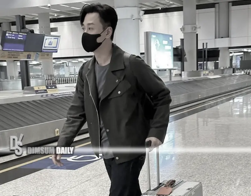 Hong Kong actor Raymond Lam charms fans in Beijing airport with humble ...