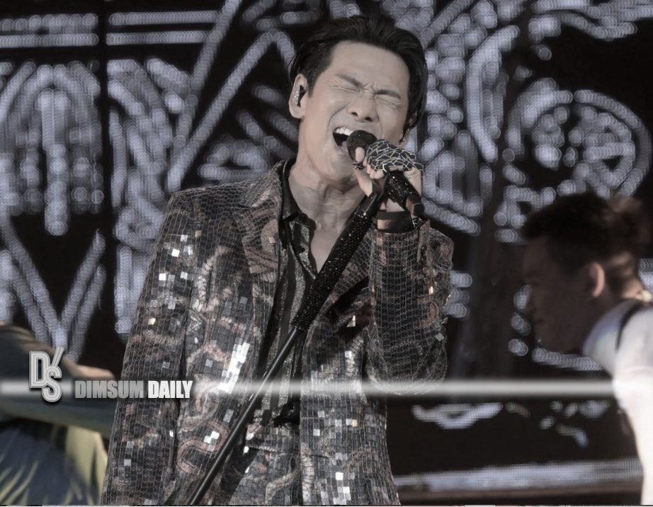 Singer Alex To triumphs at Taipei Arena with family-inspired performance