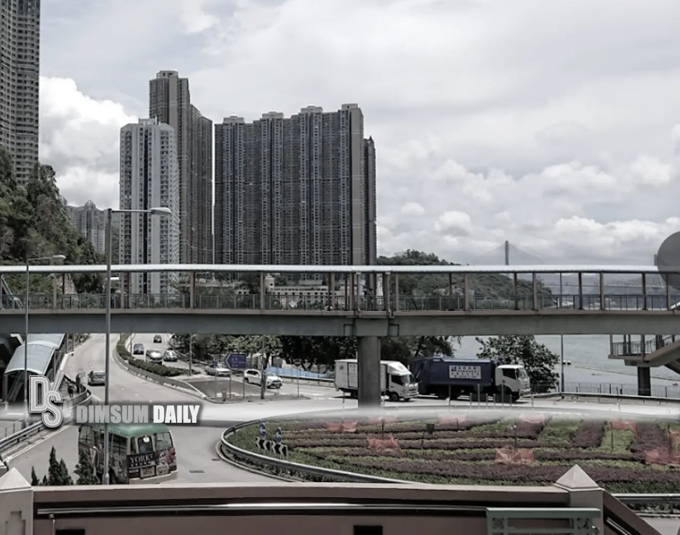 Woman's body found floating near Sea Crest Villa Phase 3 in Sham Tseng ...