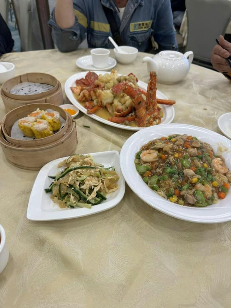 Construction workers enjoying crab feast at local food stall sparks ...