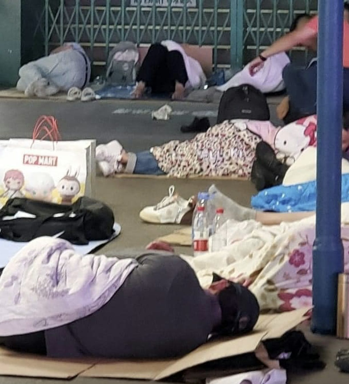 Mainland tourists seen overnighting on ground at TST Star Ferry Pier