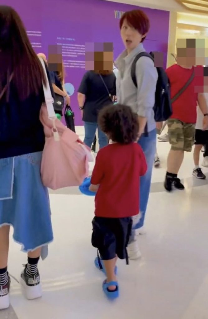 Local actress Ada Choi takes her child to explore Yuen Long's new ...