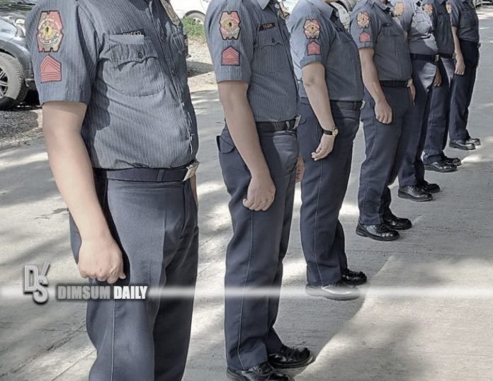 Philippine police arrested for kidnapping tourists, demanding ransom