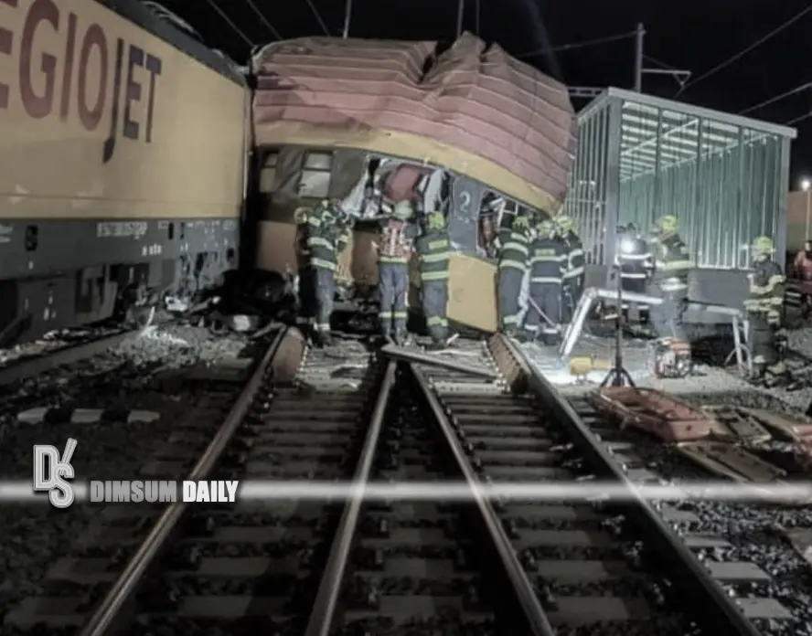 Fatal collision between passenger and freight trains in Czech Republic ...