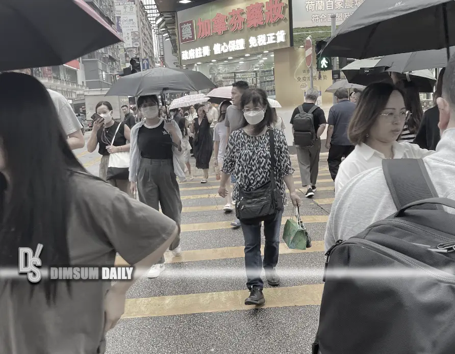 Amber Rainstorm Warning Signal remains in force while Thunderstorm ...