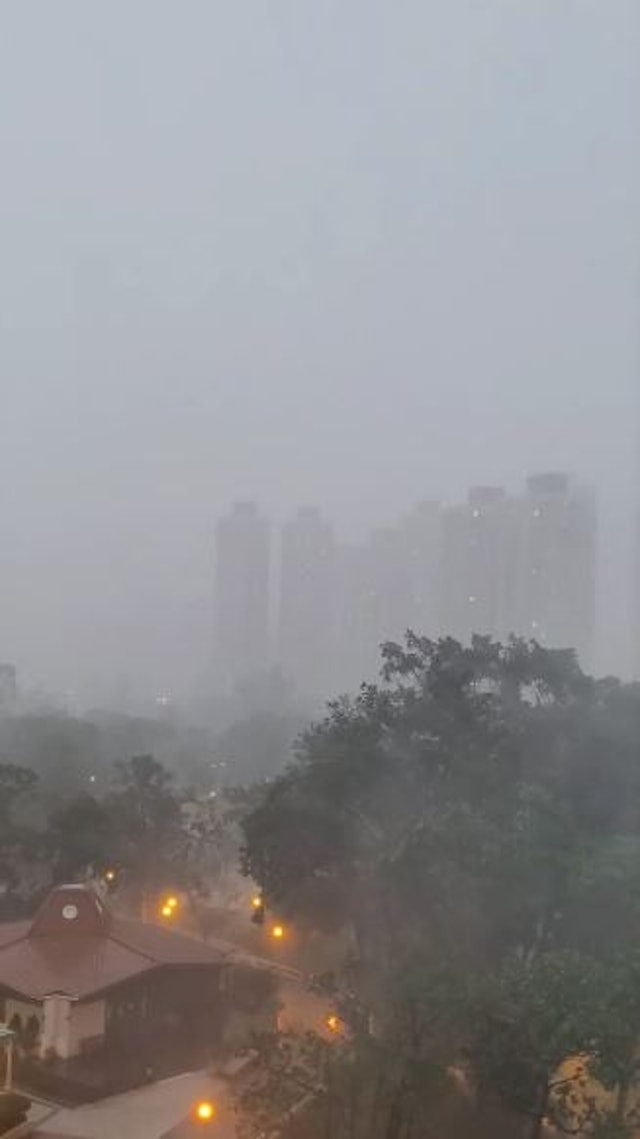 Tai Po and Tuen Mun residents capture videos of intense rainfall and ...