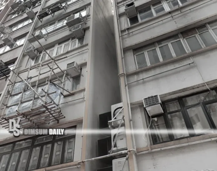 Residents at Wing Wah Mansion in Shek Tong Tsui face water supply ...