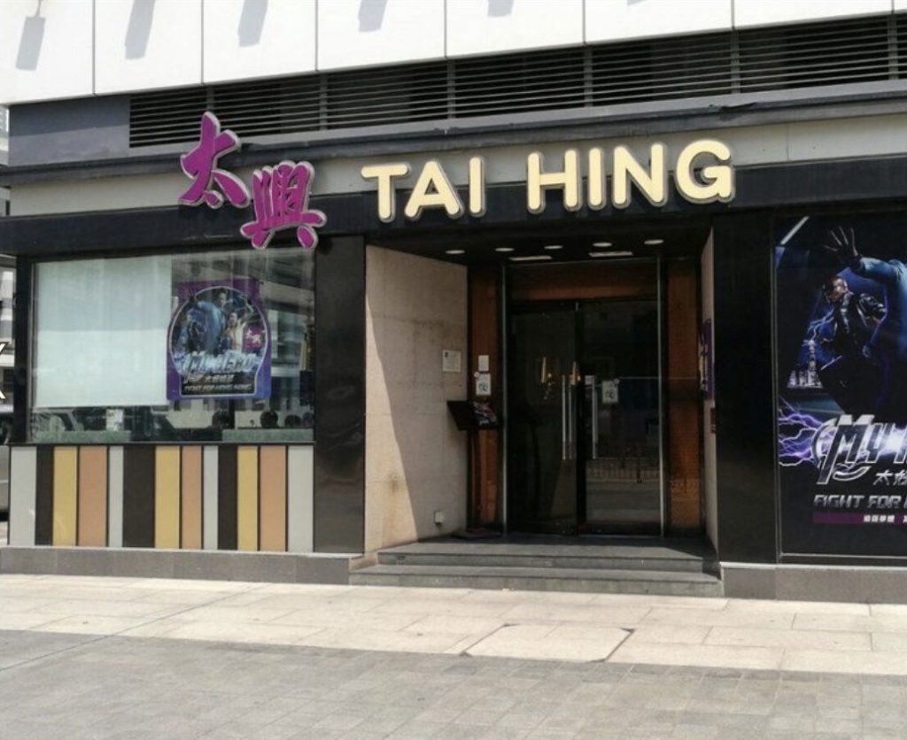 Netizens in frenzy as giant rat rests on top of 2-person table at Tai ...