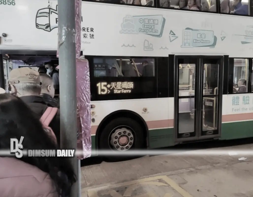 Civility upheld as bus queue-jumpers reprimanded at The Peak - Dimsum Daily