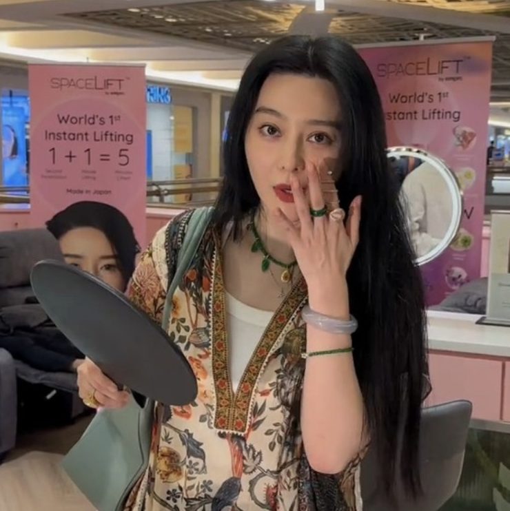 Top Chinese actress Fan Bingbing spotted at Kuala Lumpur mall, focusing ...
