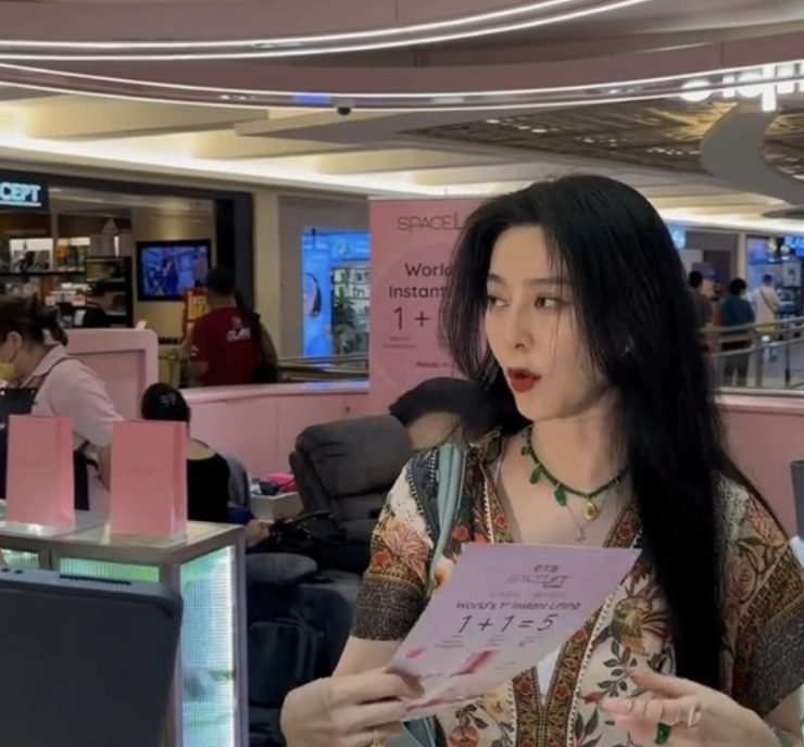 Top Chinese actress Fan Bingbing spotted at Kuala Lumpur mall, focusing ...