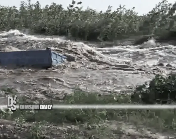 China's Dongting Lake embankment breach forces evacuation due to severe ...