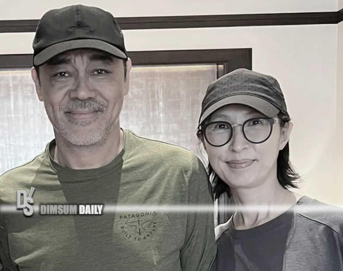 Celebrity couple Sean Lau and Amy Kwok's sweet mall encounter with fans goes viral