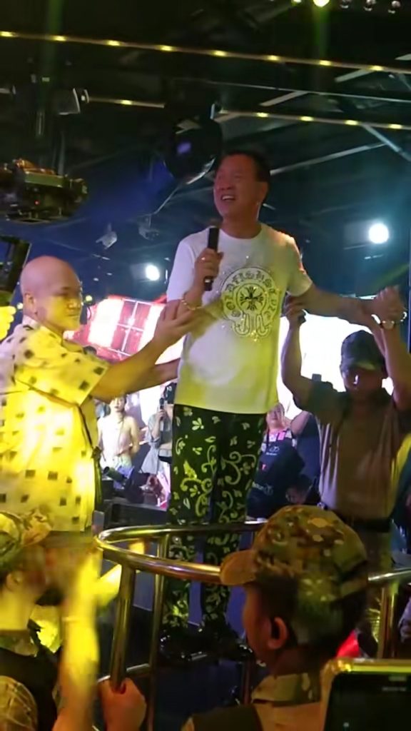66-year-old Hong Kong film icon Alex Man's bar show in Mainland sparks ...
