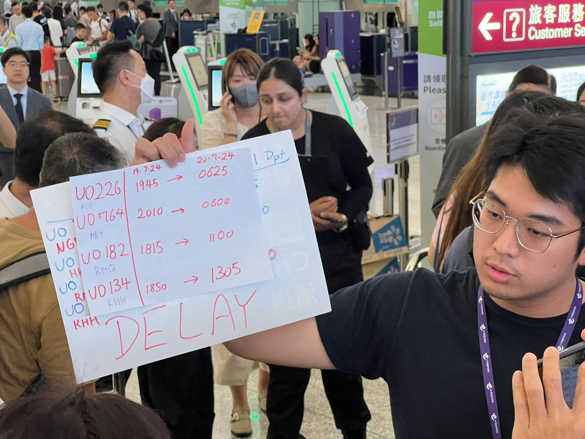 Long queues form at airport departure hall as Microsoft system crashes ...