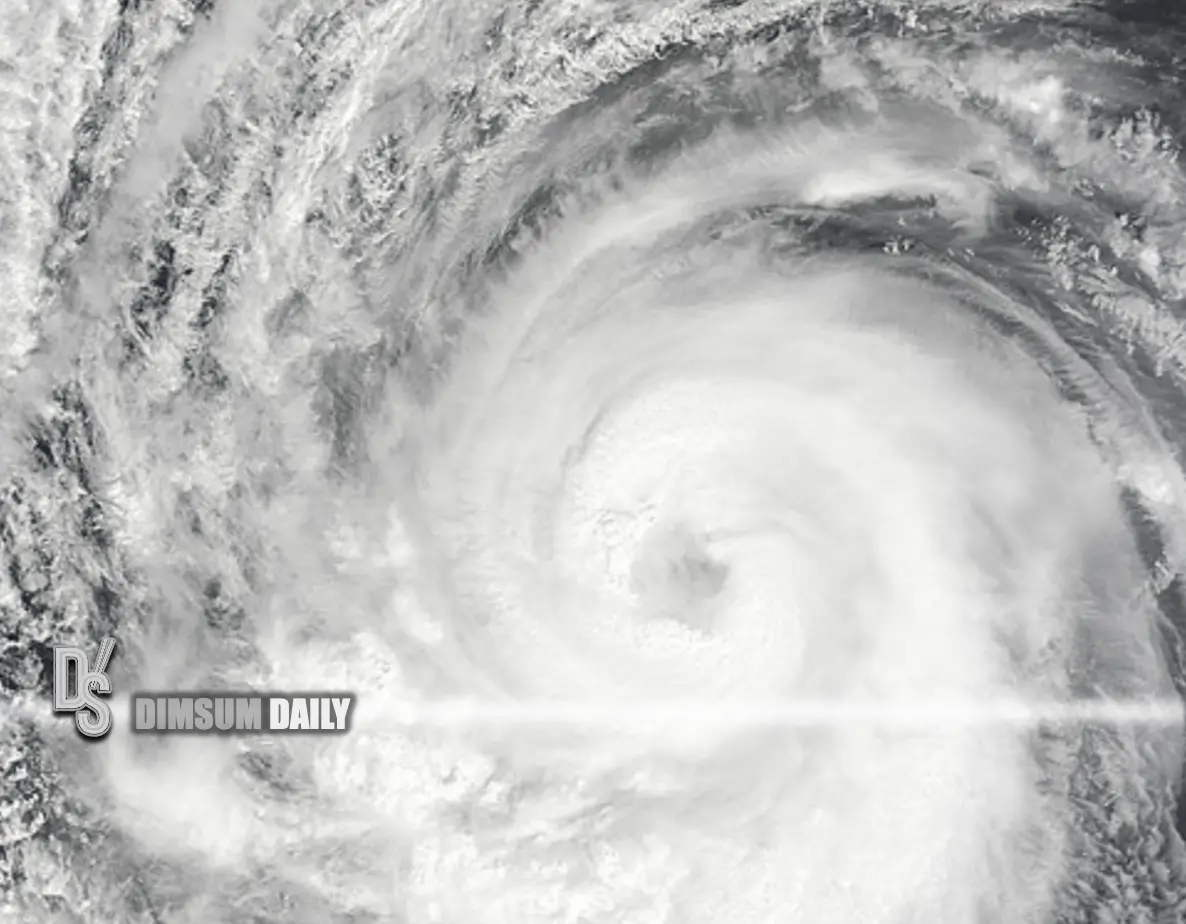 Typhoon Prapiroon brings heavy rains and strong winds to southern China