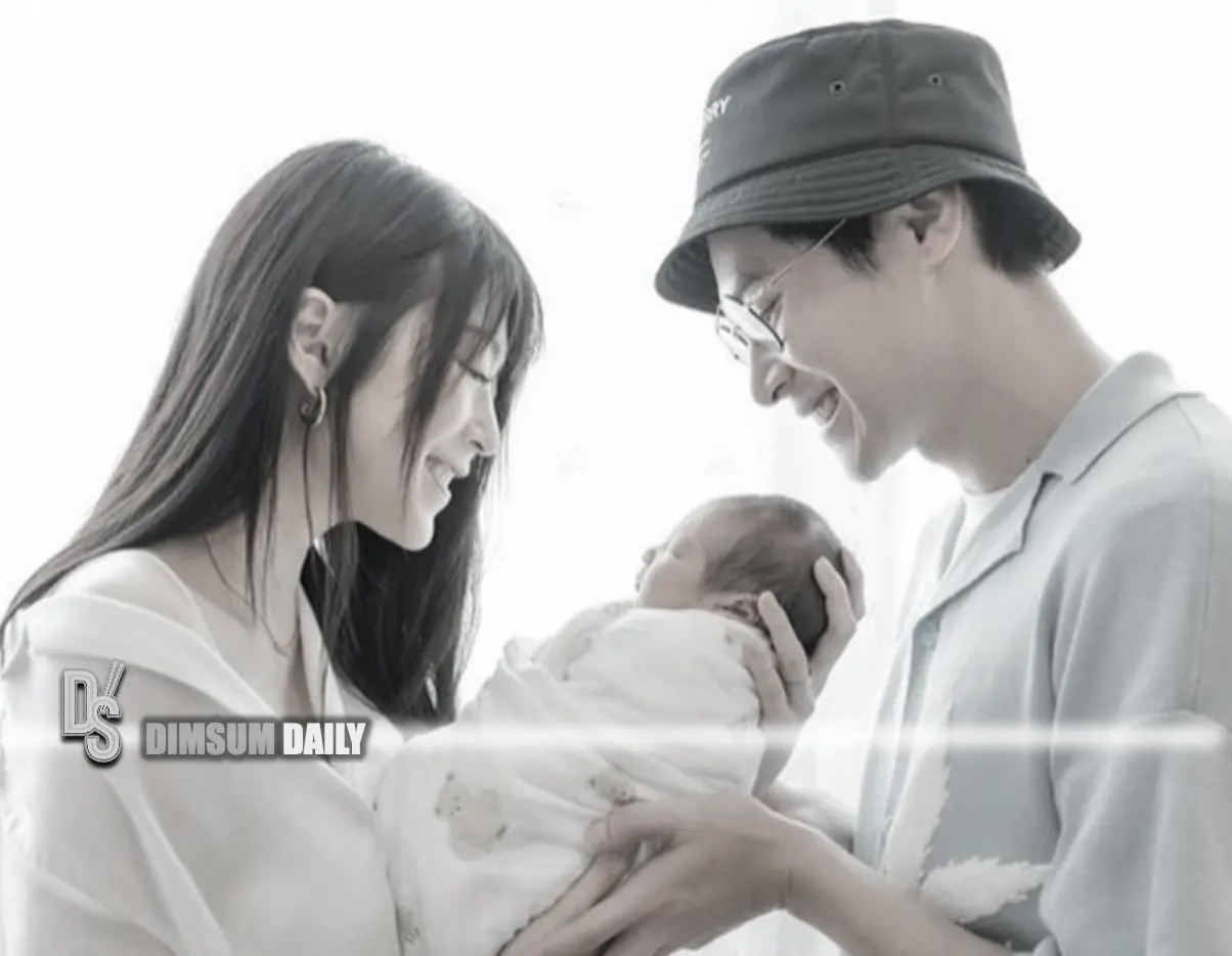 Celebrity couple Carlos Chan and Shiga Lin become parents, first family portrait revealed