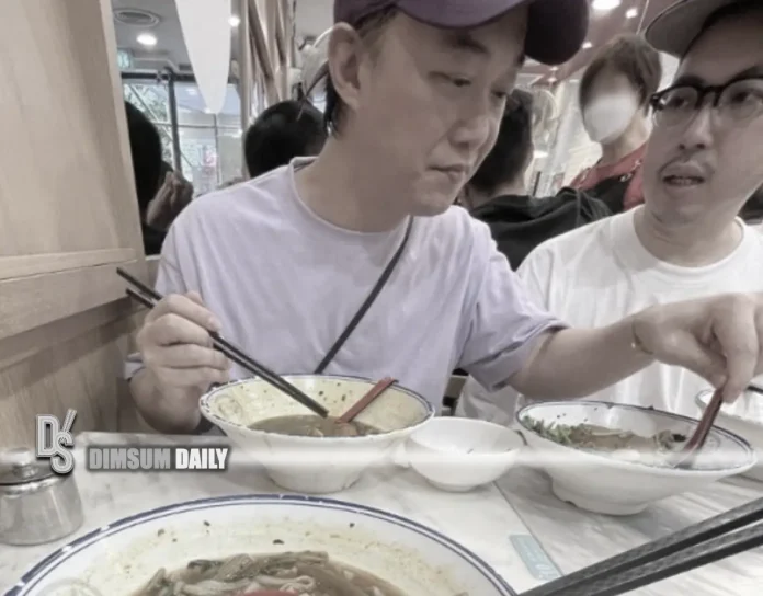 Chinese netizens excitedly share restaurant table experience with ...