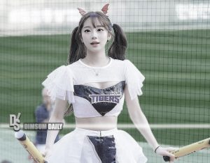 KIA Tigers cheerleader Lee Ju-Eun, 19, makes a splash in Taiwan with her viral "strikeout dance"